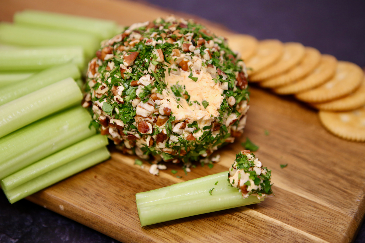Cheddar & Pecan Cheeseball